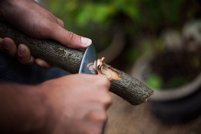 Helle Mandra Les Stroud Small Bushcraft Knife Review